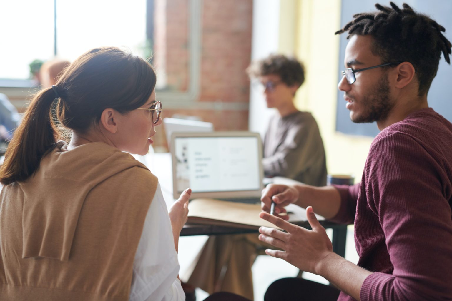 Overcoming proximity bias with effective workplace communication ...